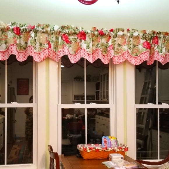 Waverly | Accents | Waverly Geranium Valances Set Of 4 | Poshmark
